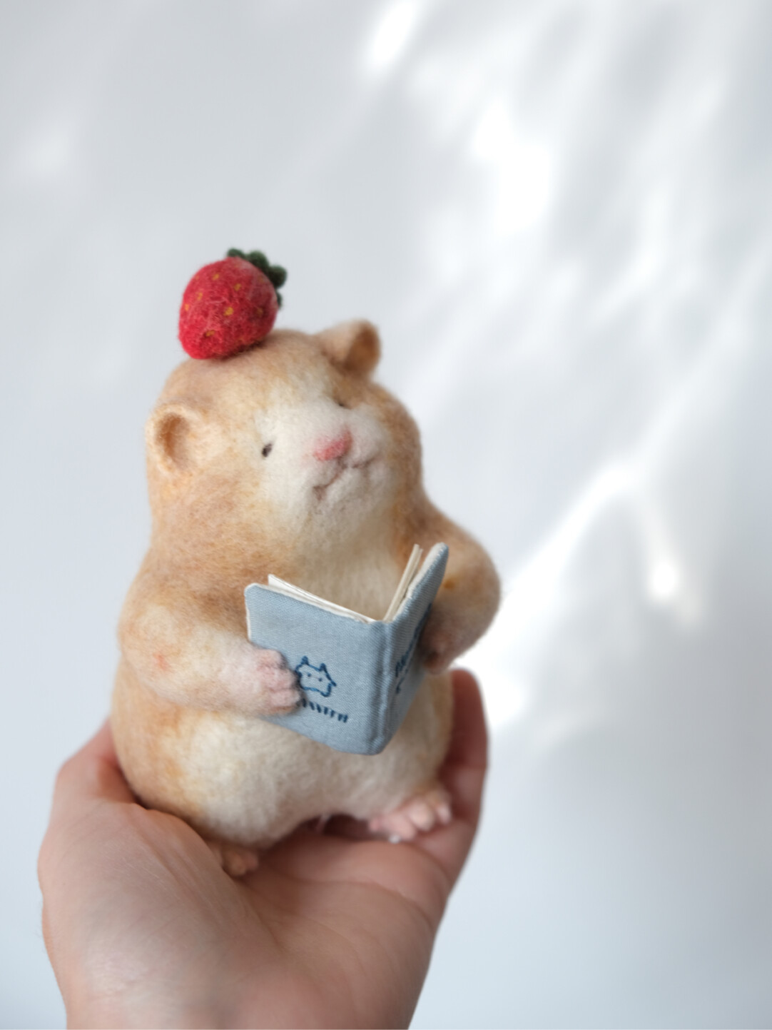 Reading Hamster - amohandmade.com